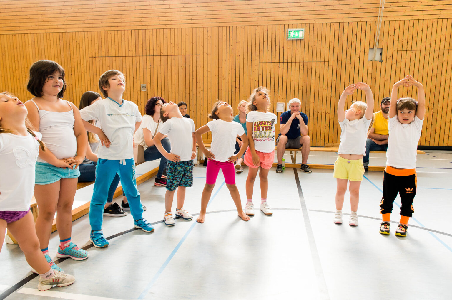 Knall, Knall, Knall, wir fliegen jetzt ins All - Sport Online Kartei ...